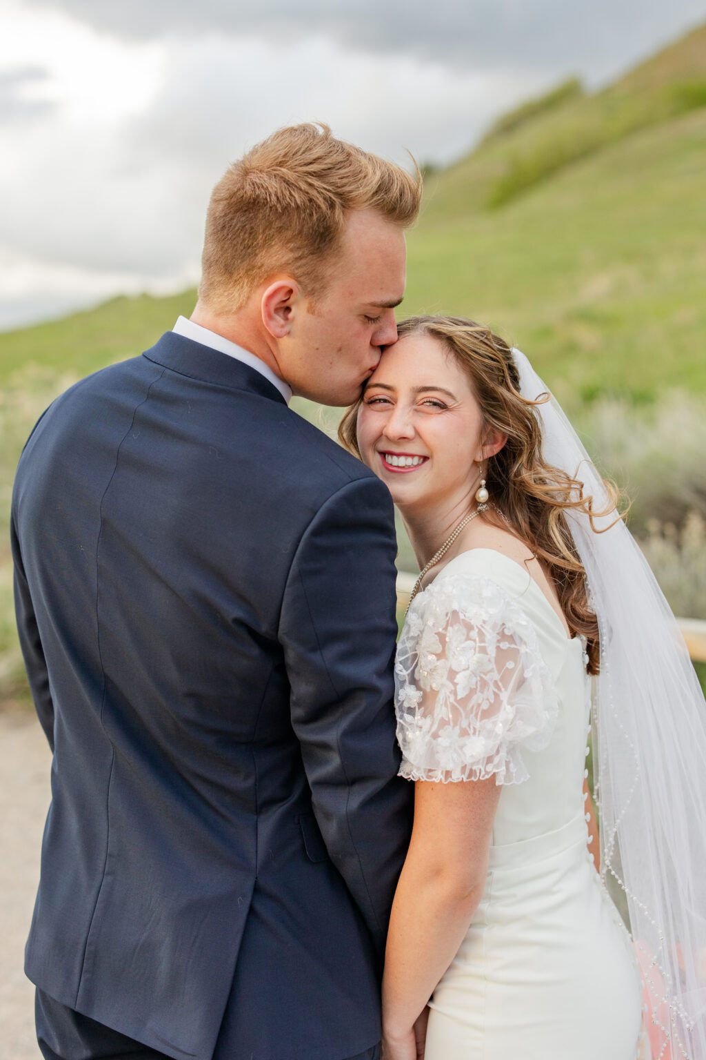 Tunnel Springs Bridal Portraits - Spring - caryshaslamphotography.com