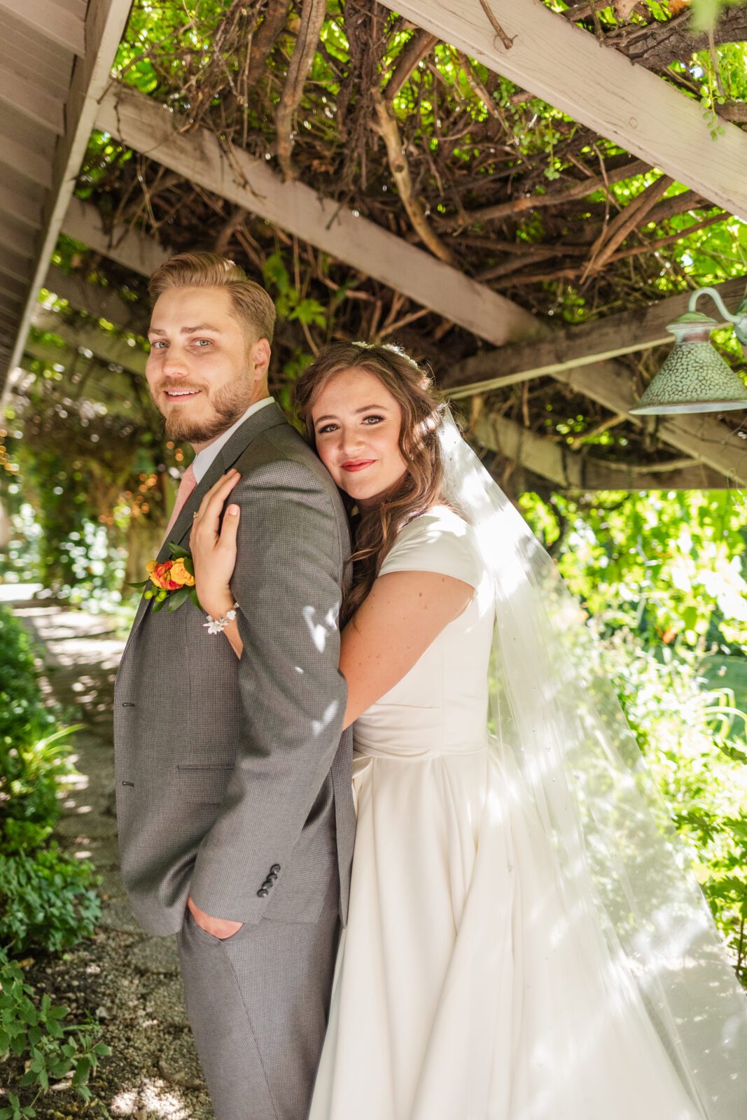 Payson Temple Wedding and Bungalow Reception - caryshaslamphotography.com